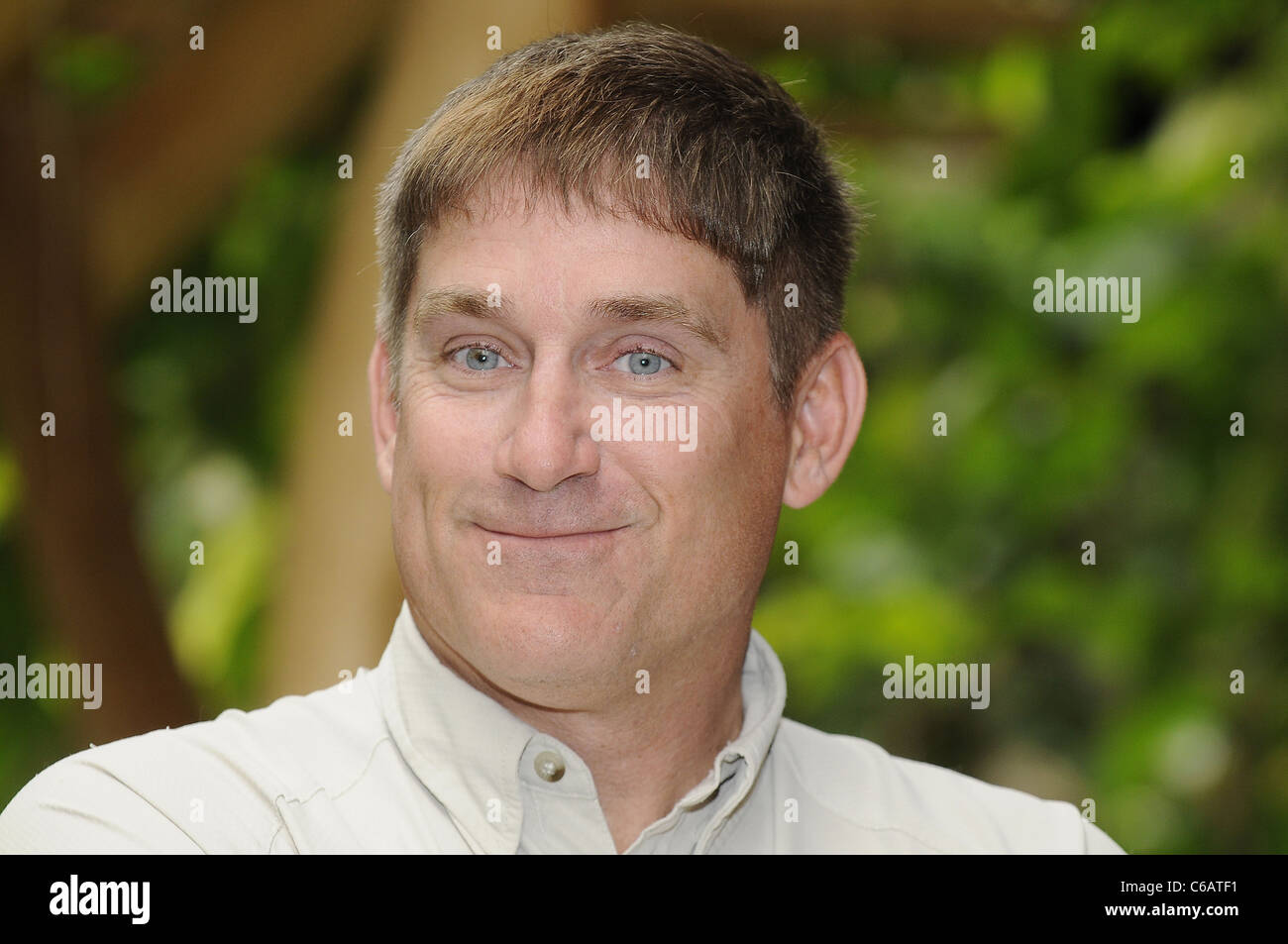 National geographics dangerous encounters hi-res stock photography and ...