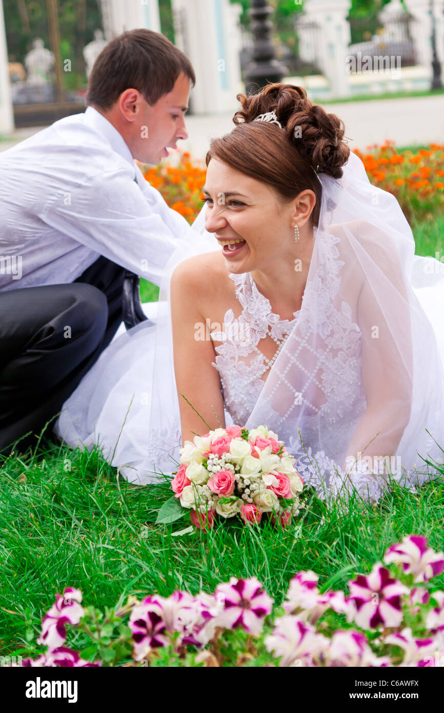 Happy smiling bride and groom Stock Photo - Alamy