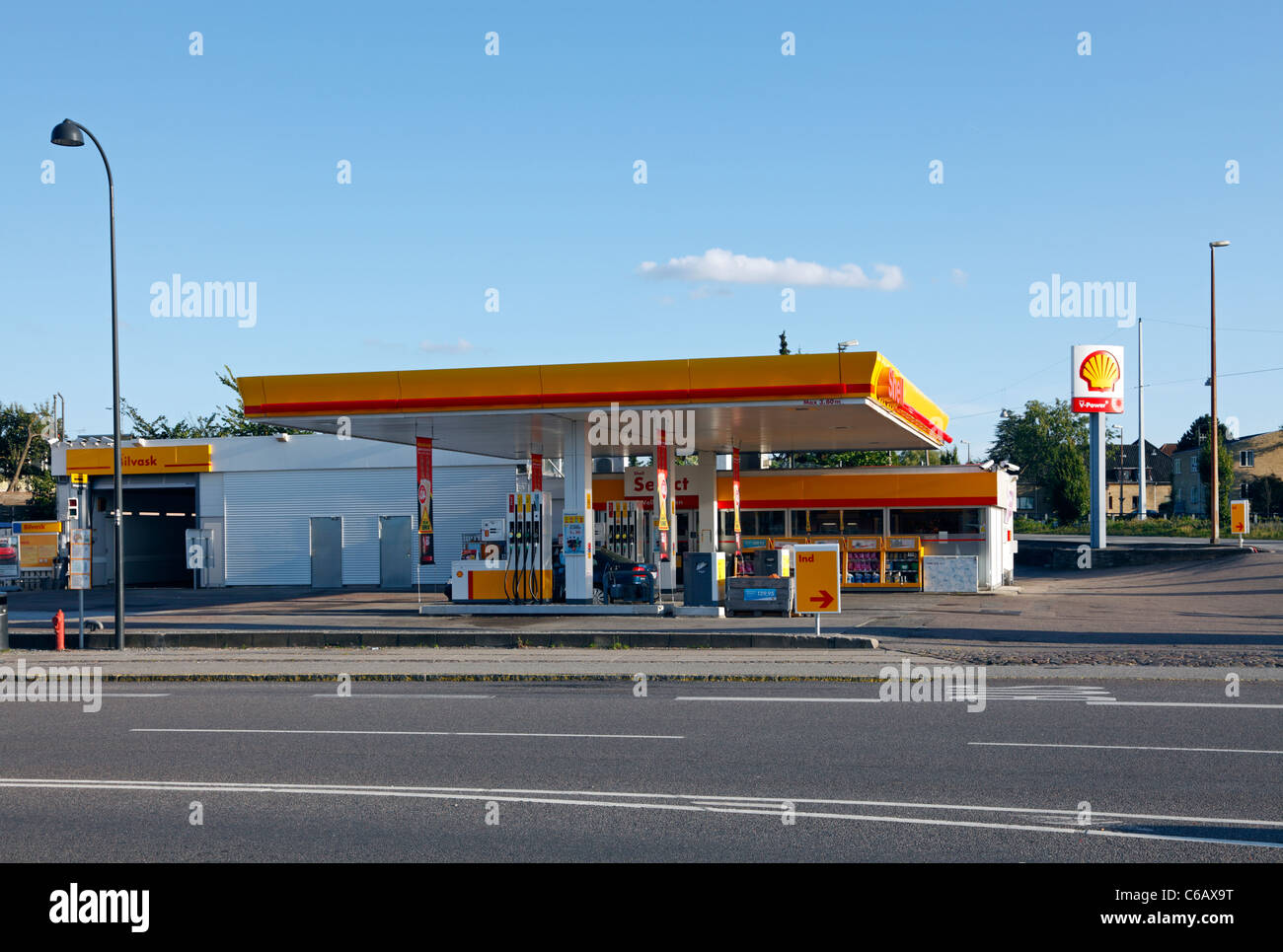 Car wash in petrol station hi-res stock photography and images - Alamy