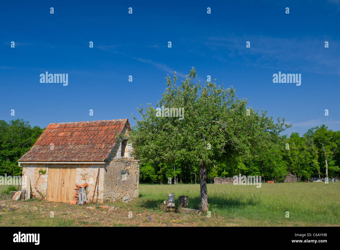 Typical french barn hi-res stock photography and images - Alamy