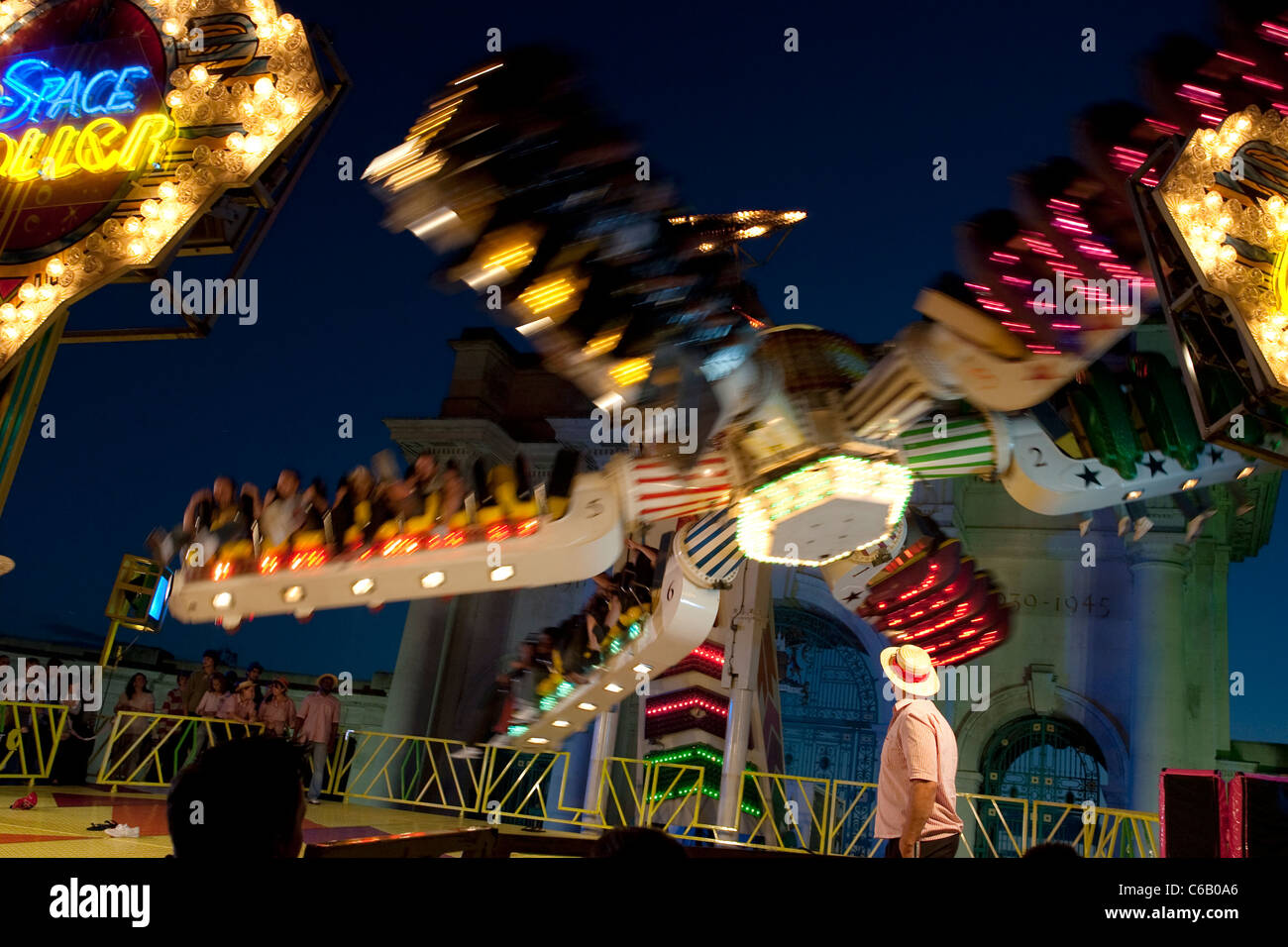 Fairground worker hi-res stock photography and images - Alamy