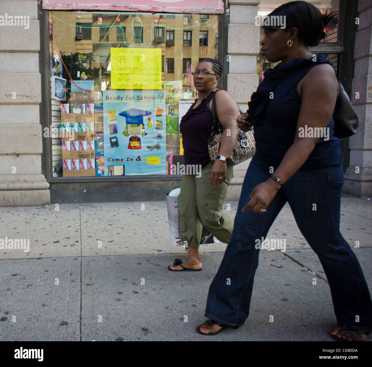 99 cent sign hi-res stock photography and images - Alamy