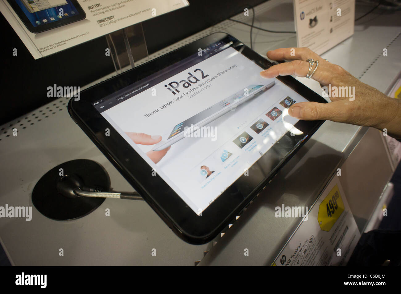 Best computer store nyc hi-res stock photography and images - Alamy