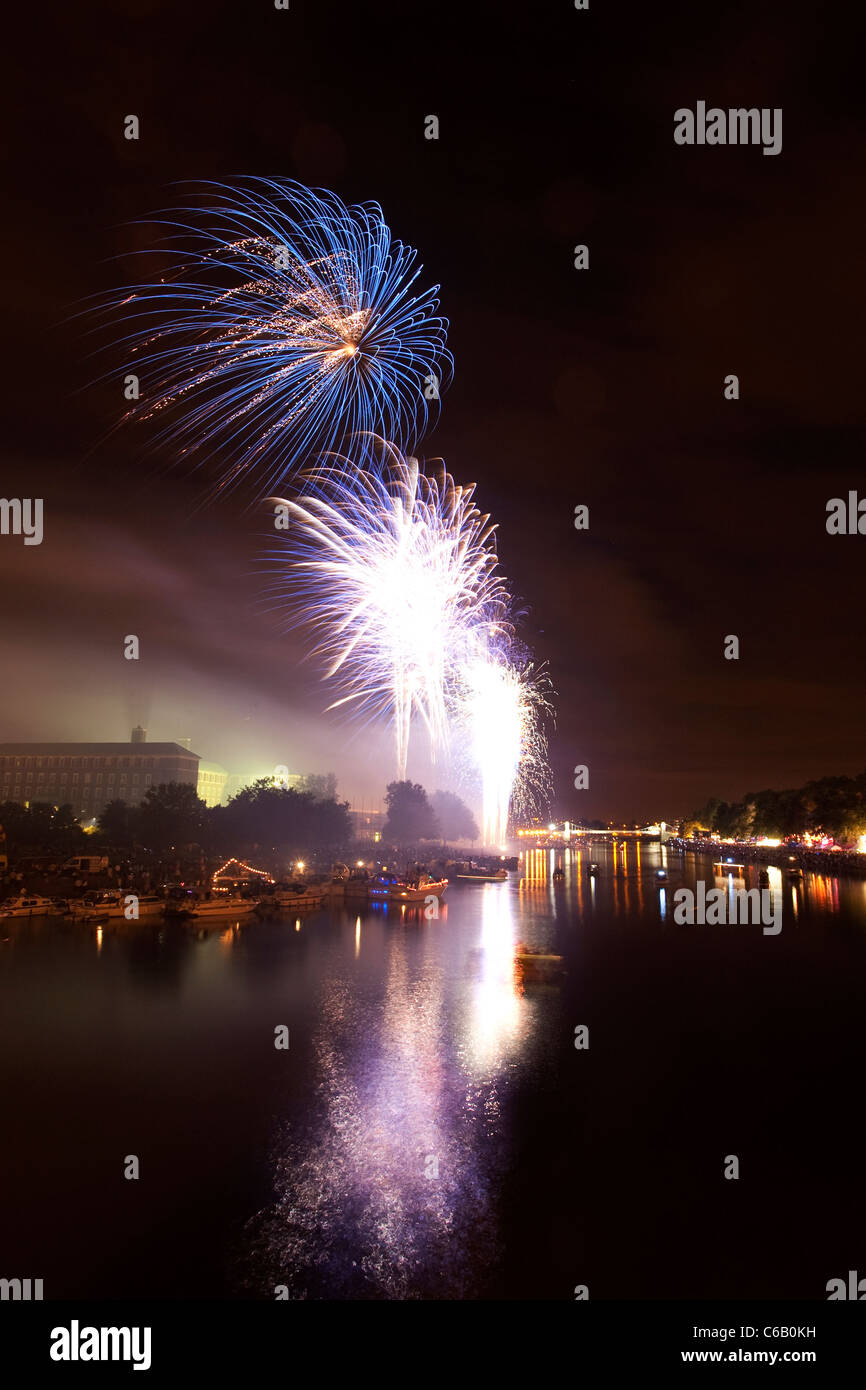 Night reflections river water hi-res stock photography and images - Alamy