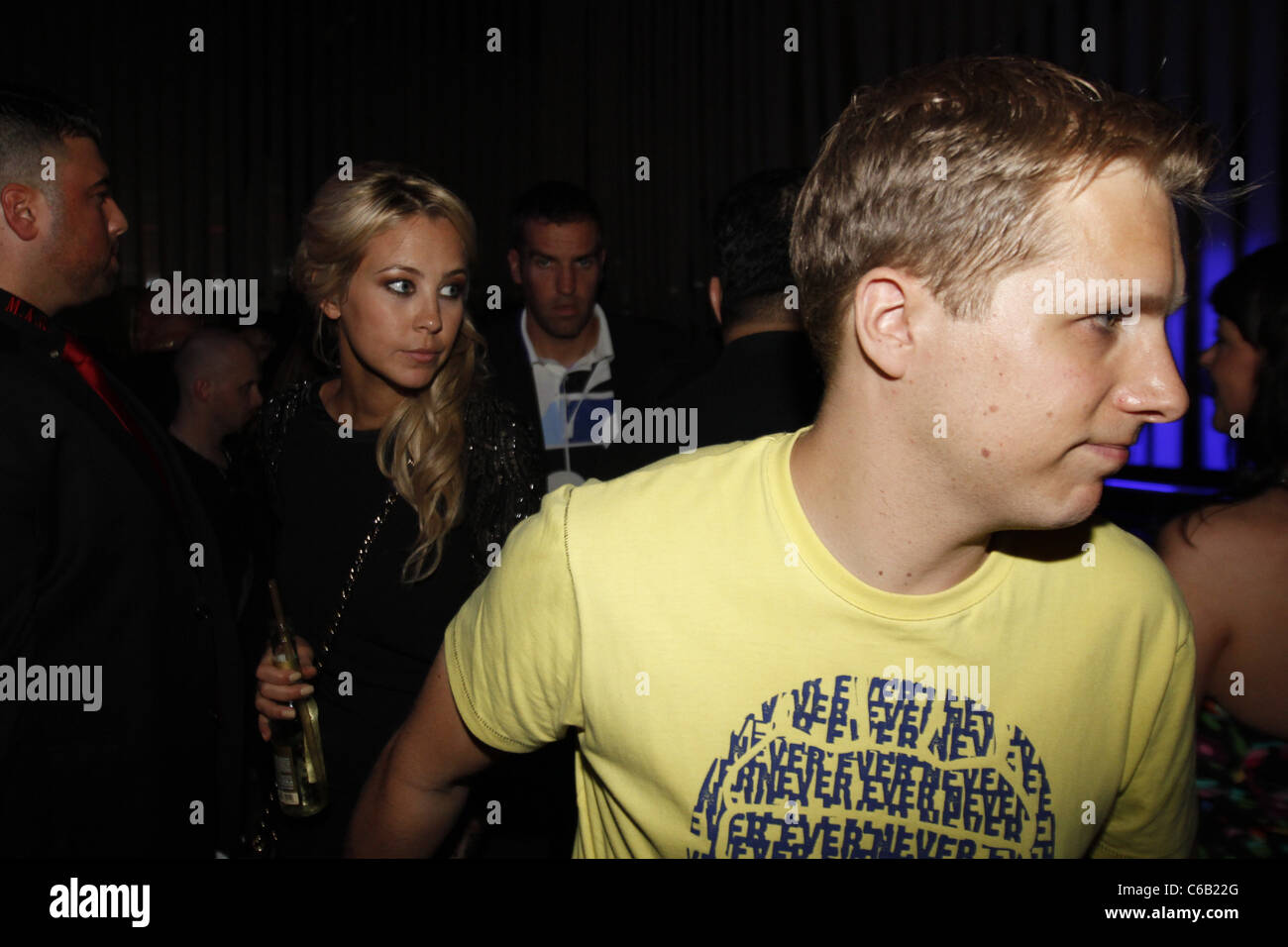 Sandy Meyer Woelden and Oliver Pocher at the Comet 2010 Awards at ...