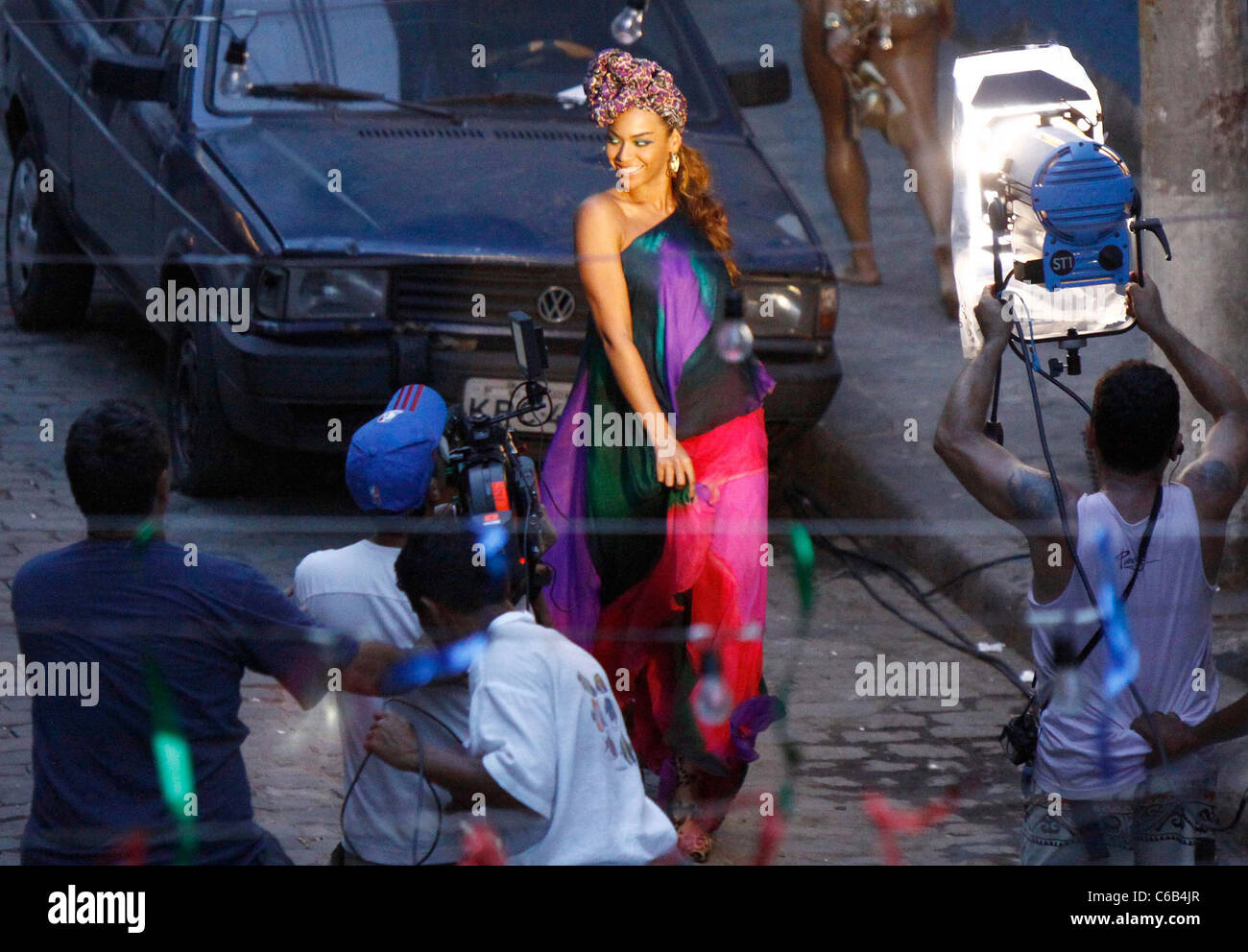 Beyonce Knowles Alicia Keys films a video for her newest single, 'Put ...