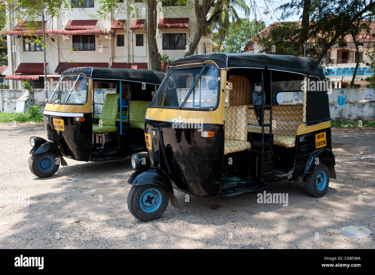 Auto Rickshaws or Tuk Tuks near the Chinese Fishing Nets in Fort Cochin ...