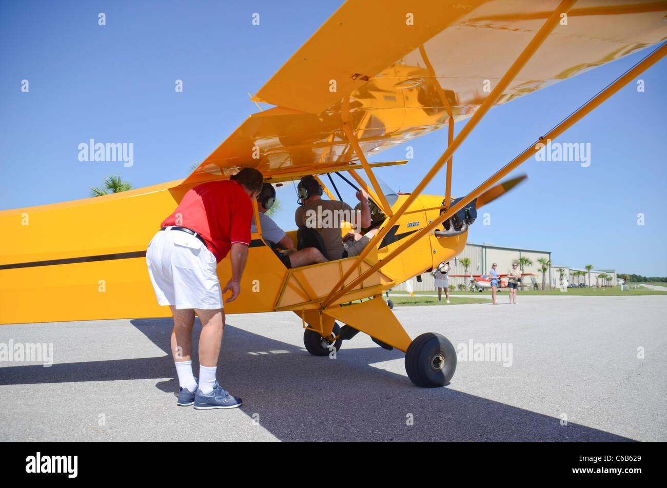 Piper cub hi-res stock photography and images - Alamy