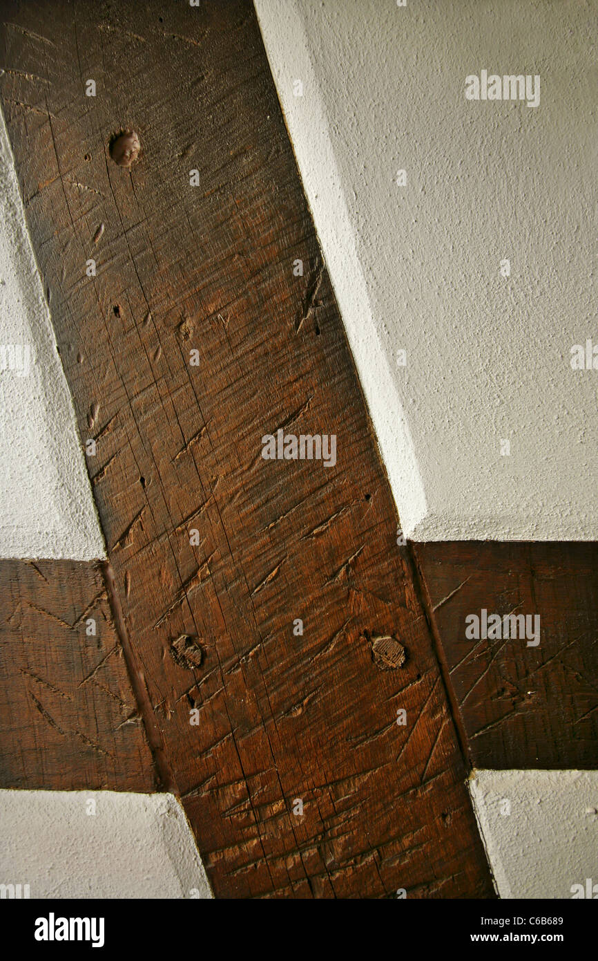 Crossed wooden beams hi-res stock photography and images - Alamy