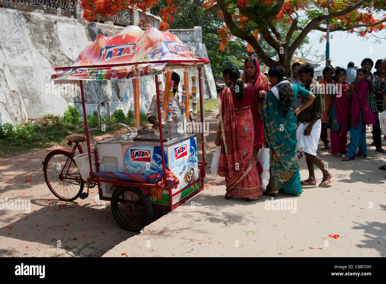 Rickshaw vendor hi-res stock photography and images - Alamy