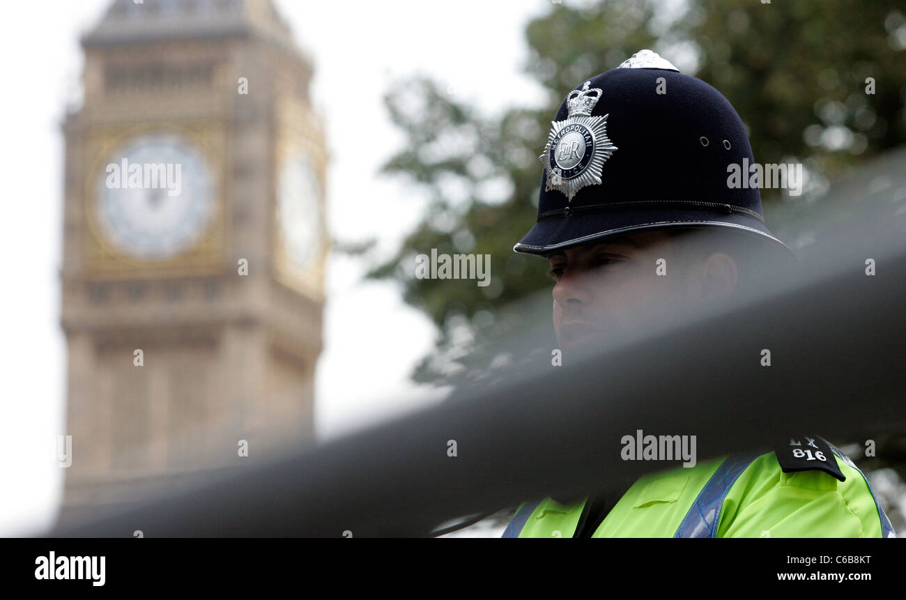A Metropolitan police officer in Parliament square wearing the ...