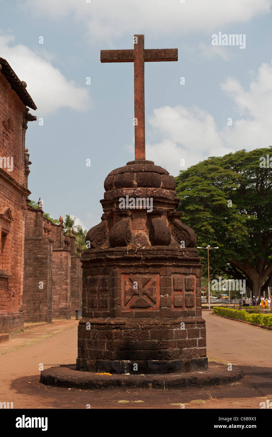 Holy Crucifix Monument, The Basilica of Bom Jesus, Velha Goa, India ...