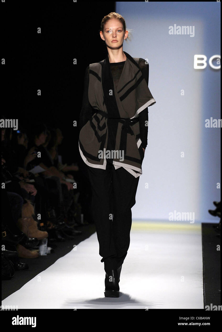 Model Mercedes-Benz IMG New York Fashion Week Fall 2010 - BCBG Max ...