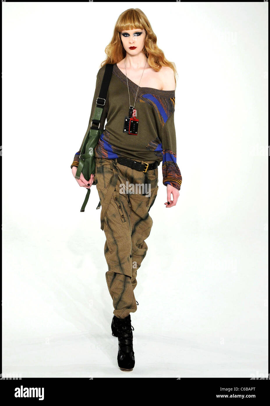 Model Mercedes-Benz IMG New York Fashion Week Fall 2010 - Gwen Stefani ...
