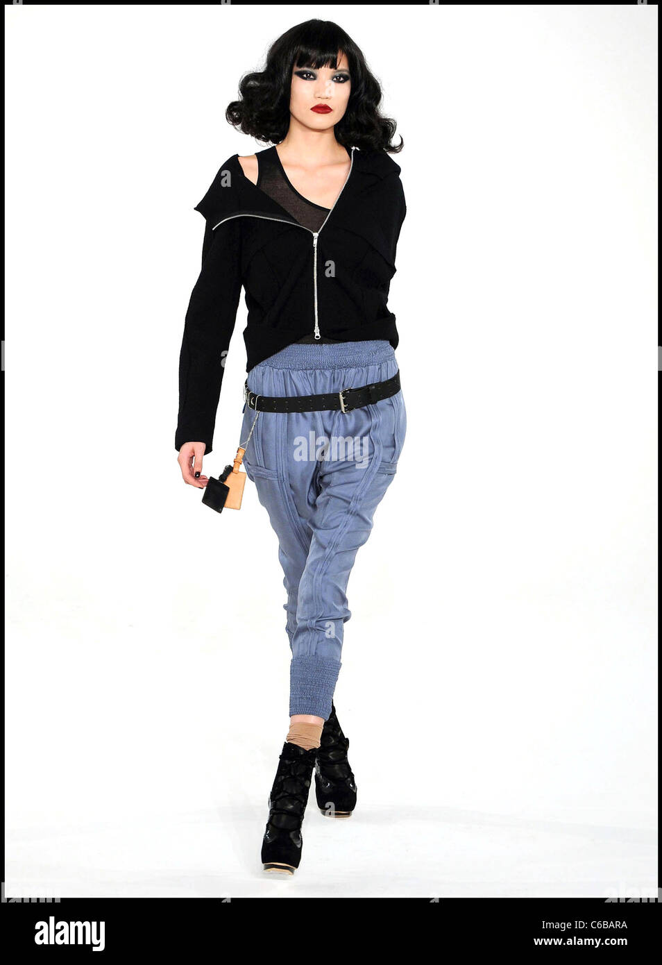 Model Mercedes-Benz IMG New York Fashion Week Fall 2010 - Gwen Stefani ...