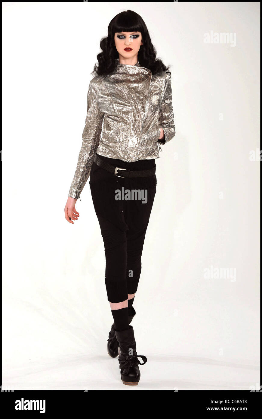 Model Mercedes-Benz IMG New York Fashion Week Fall 2010 - Gwen Stefani ...