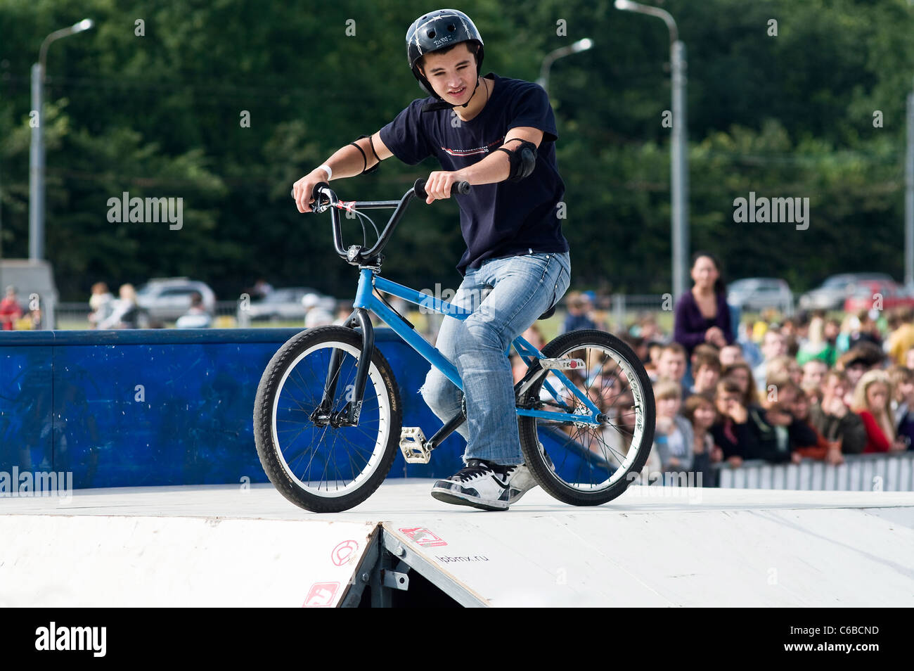 Snickers urbania (urban) - the annual youth festival of street culture ...