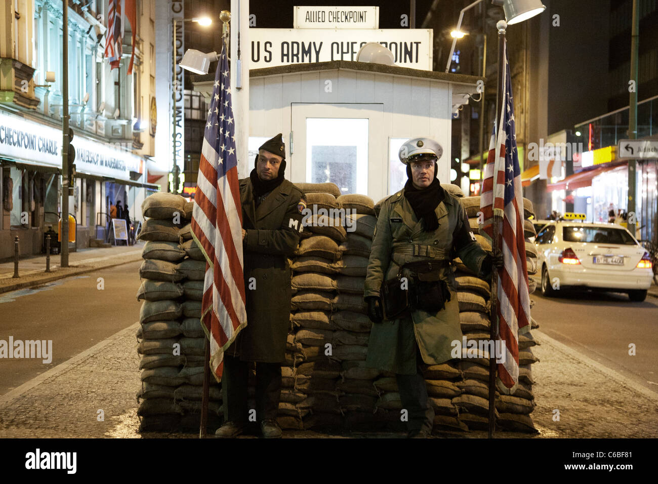 Us army check point hi-res stock photography and images - Alamy