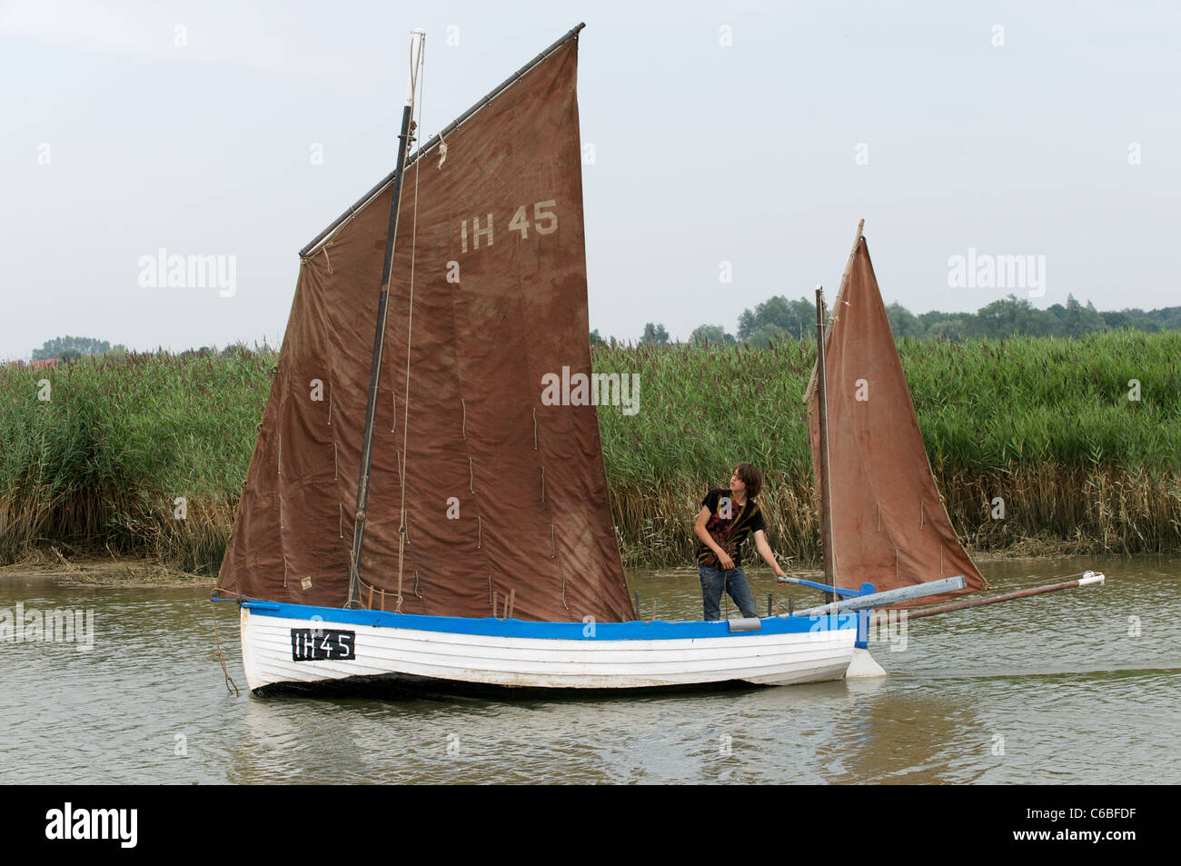 Vintage sailing hi-res stock photography and images - Alamy