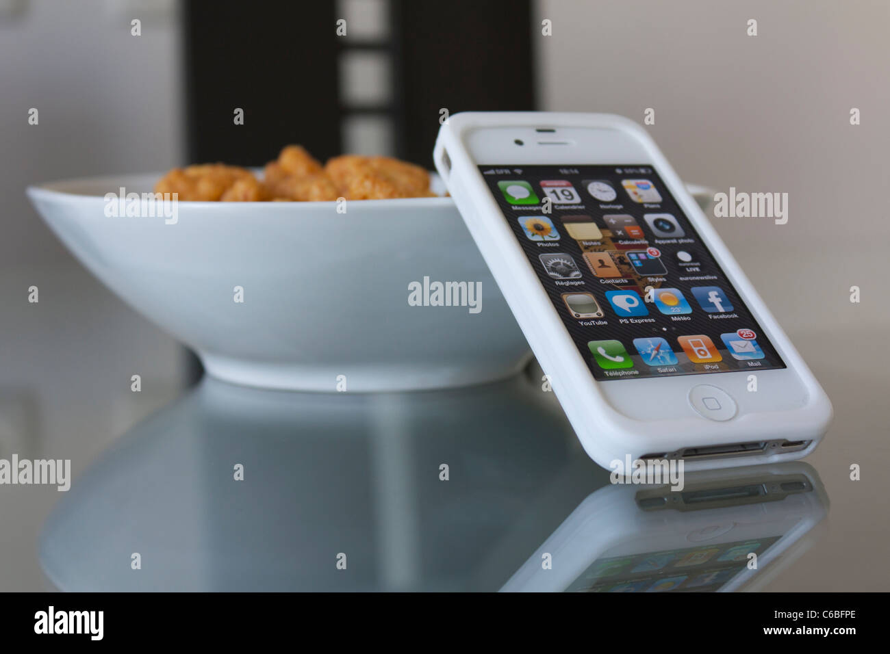 Iphone white hi-res stock photography and images - Alamy