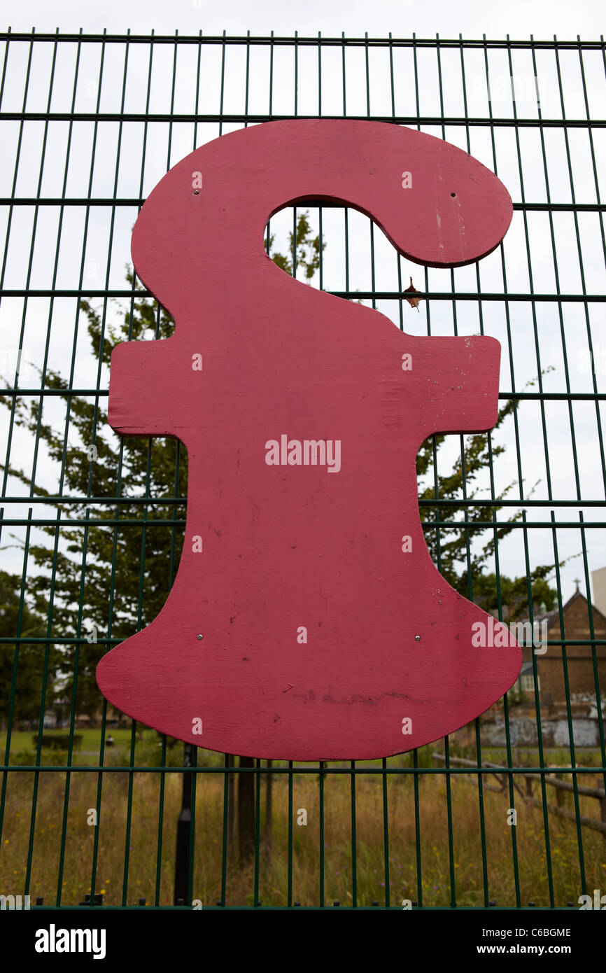 letter f sign on fence Stock Photo - Alamy