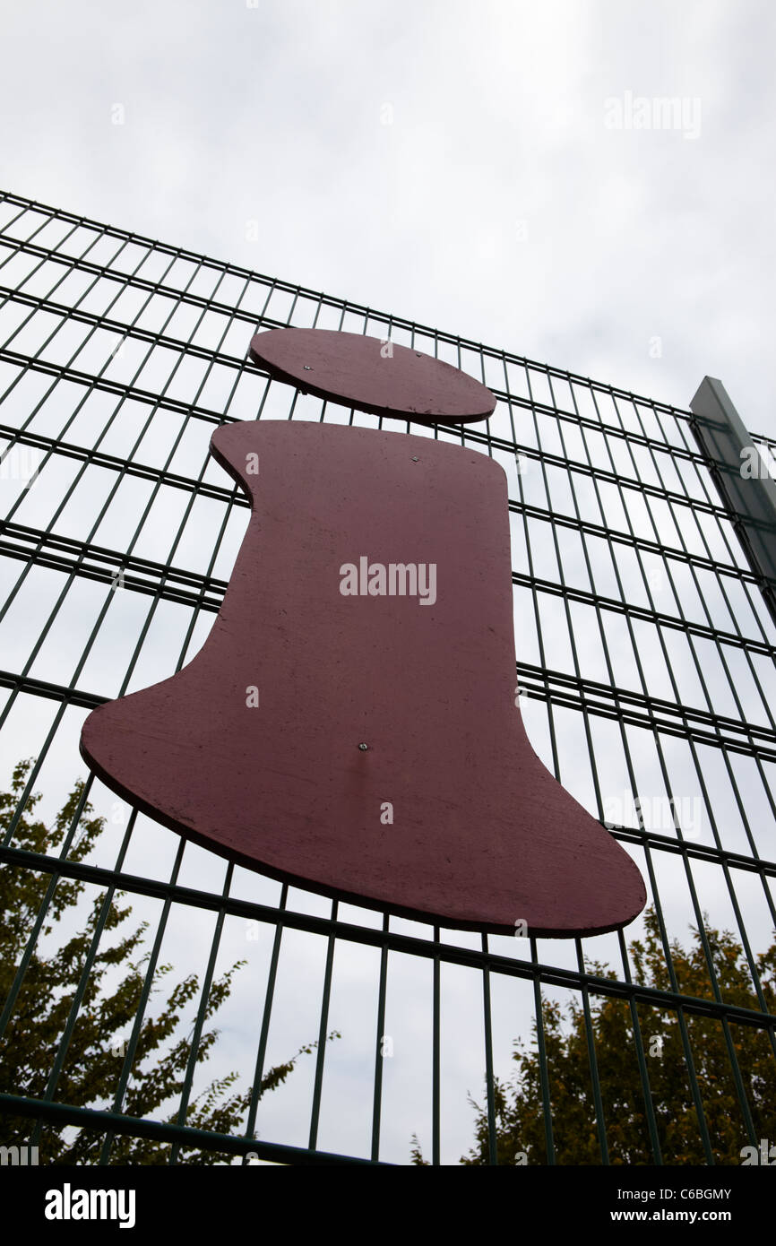 letter I sign on fence Stock Photo - Alamy