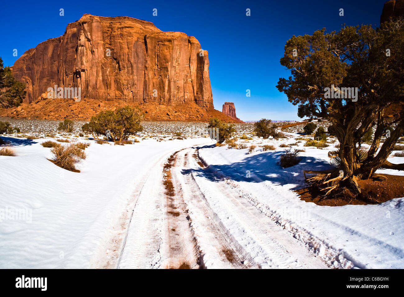 Snowy road leading to the North Window overlook area Stock Photo - Alamy