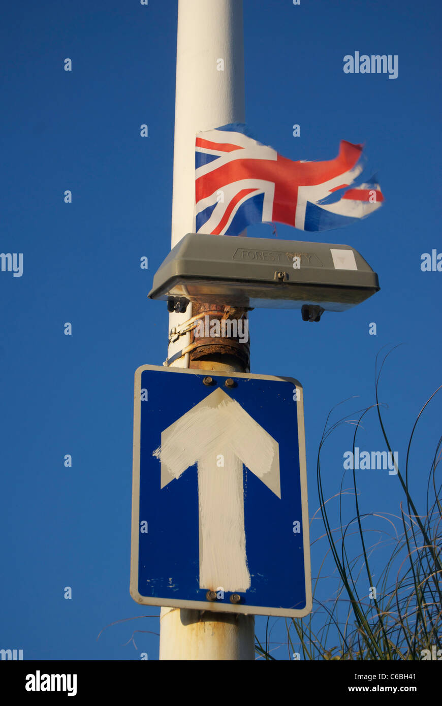 Up sign and Union Jack flag on a lamp post against a blue sky Stock ...