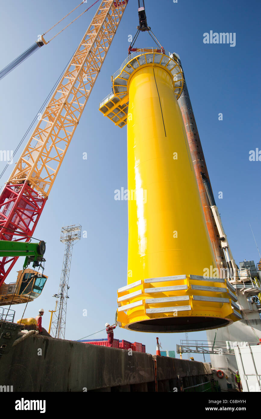 Heavy lift crane barge hi-res stock photography and images - Alamy