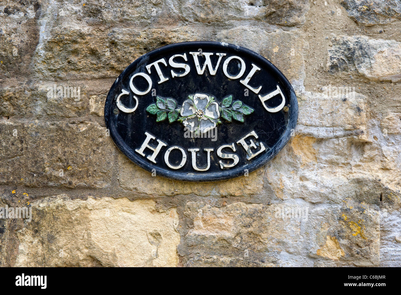 Cotswold house stone wall hi-res stock photography and images - Alamy