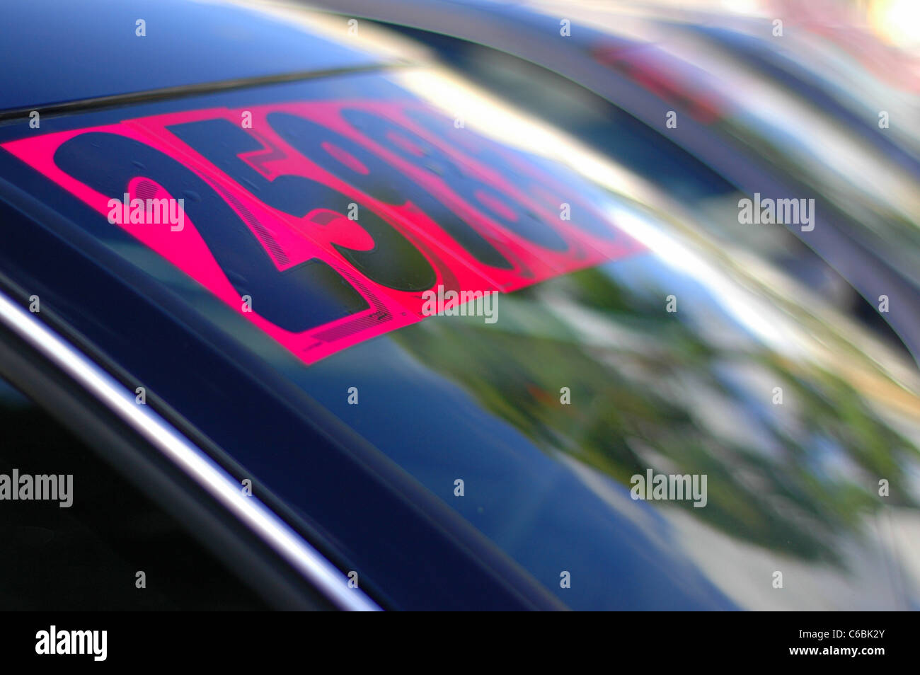 Used car dealer sign hi-res stock photography and images - Alamy