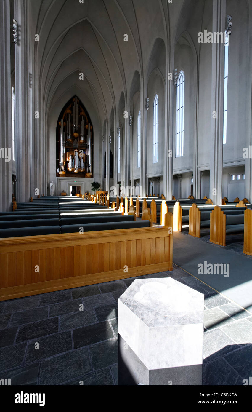 Inside hallgrimskirkja church reykjavik church hi-res stock photography ...