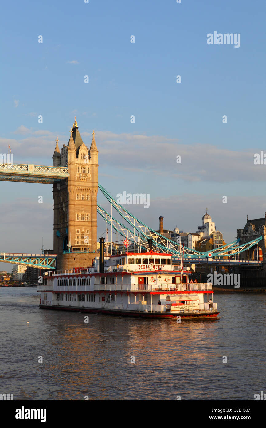 Dixie queen pleasure boat river hi-res stock photography and images - Alamy