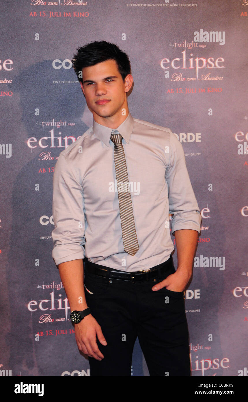 Taylor Lautner at a photocall for the movie 'The Twilight Saga: Eclipse ...