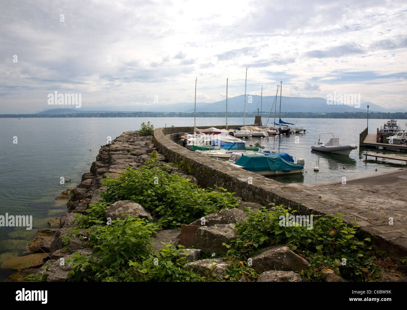 Boats harbour geneva hi-res stock photography and images - Alamy