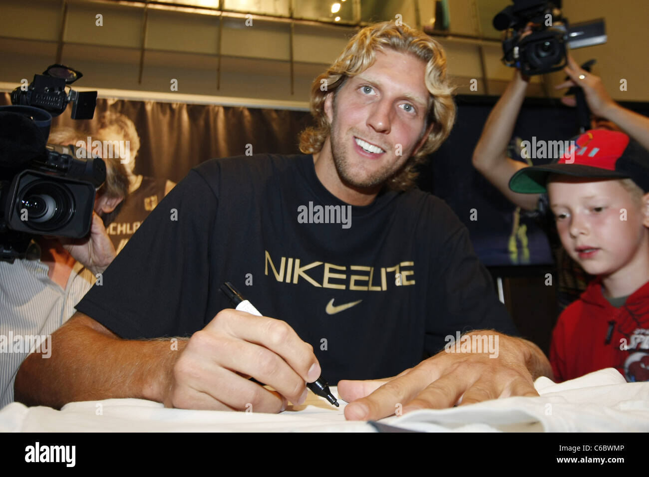 German basketball player Dirk Nowitzki signing autographs at Niketown ...