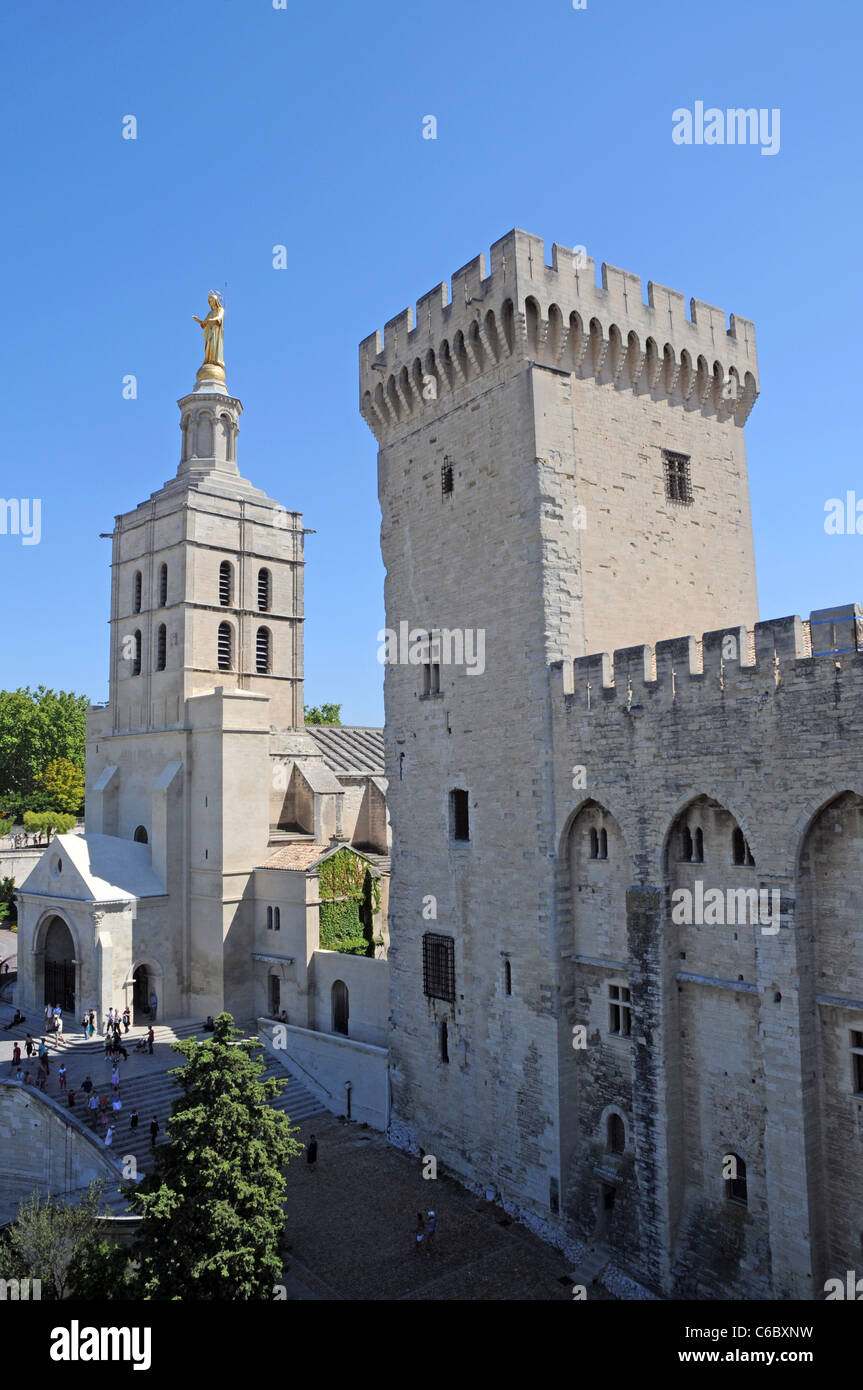 The popes castle palais des papes hi-res stock photography and images ...