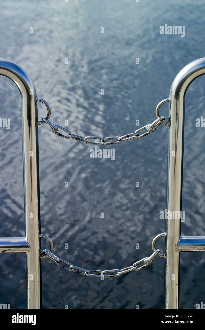 2 chains hi-res stock photography and images - Alamy