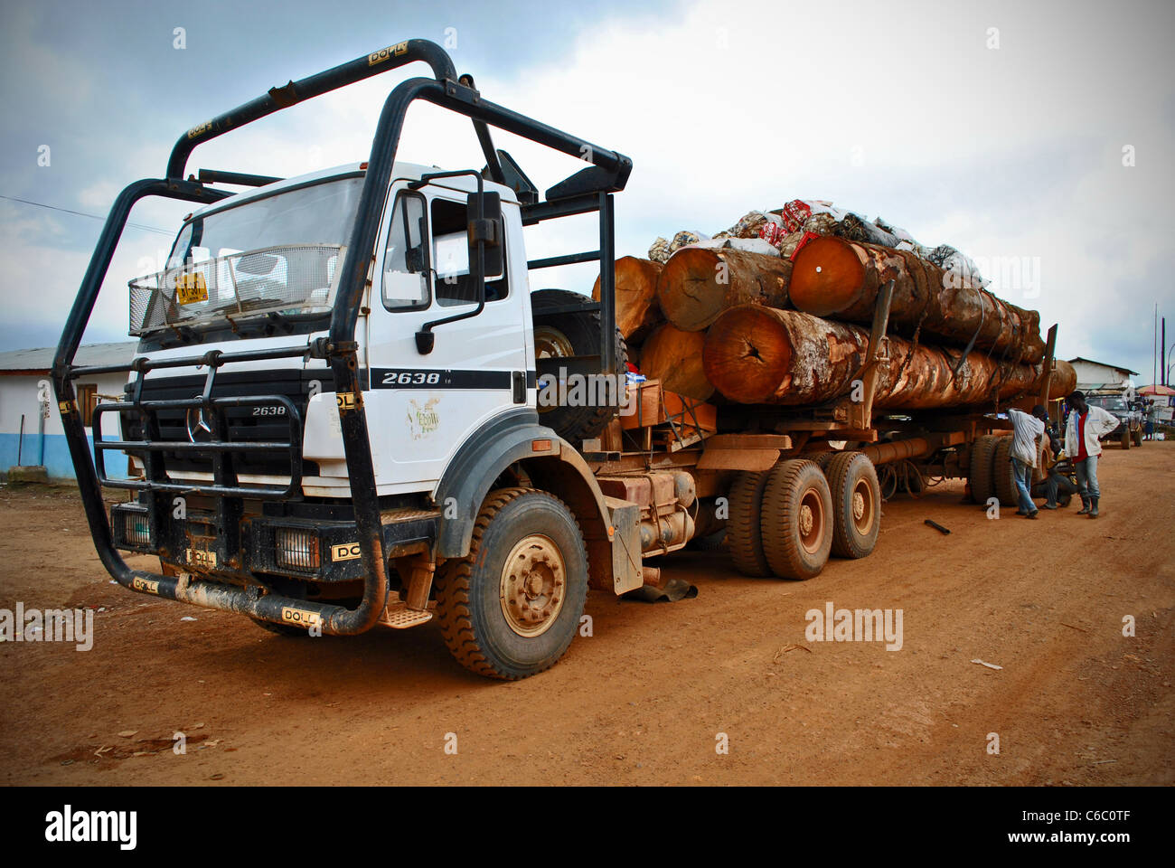 Logging truck africa hi-res stock photography and images - Alamy