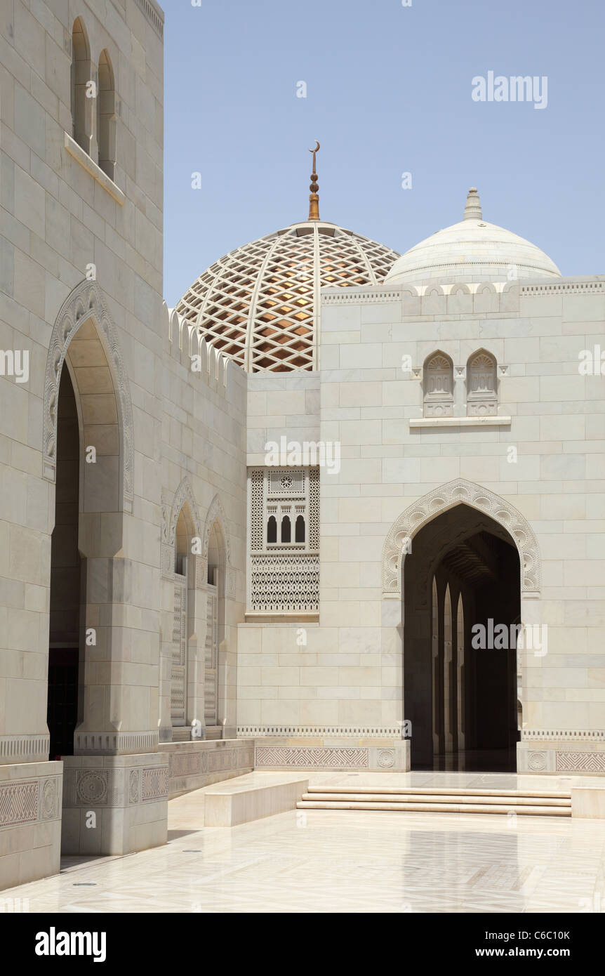 Sultan Qaboos Grand Mosque in Muscat, Oman Stock Photo - Alamy