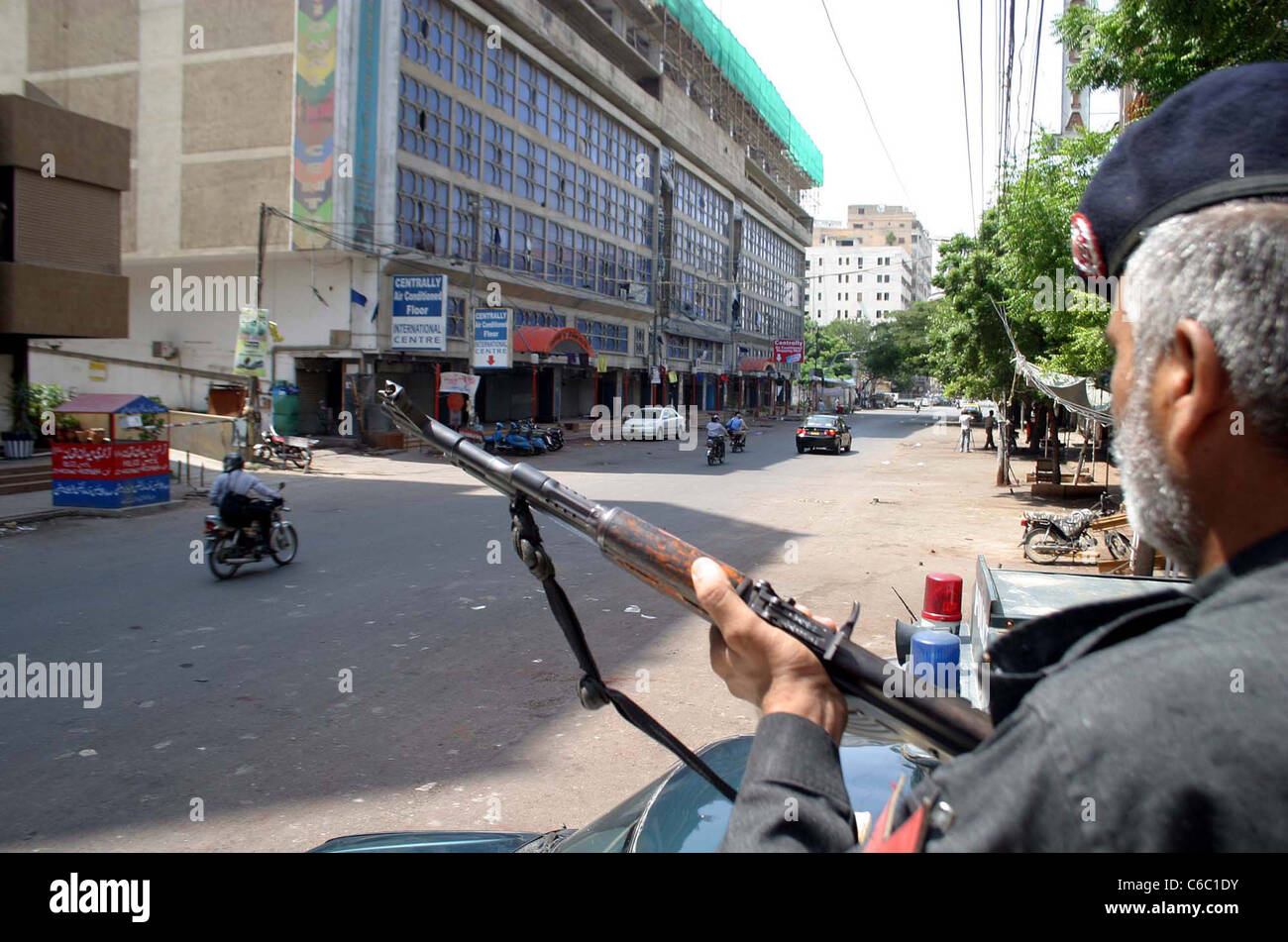 A policeman stands by hi-res stock photography and images - Alamy