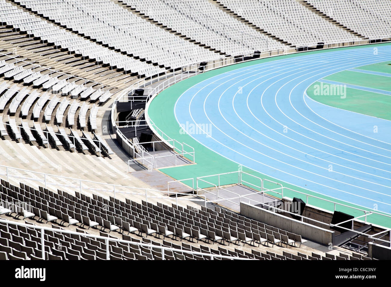 Plenty of seats hi-res stock photography and images - Alamy