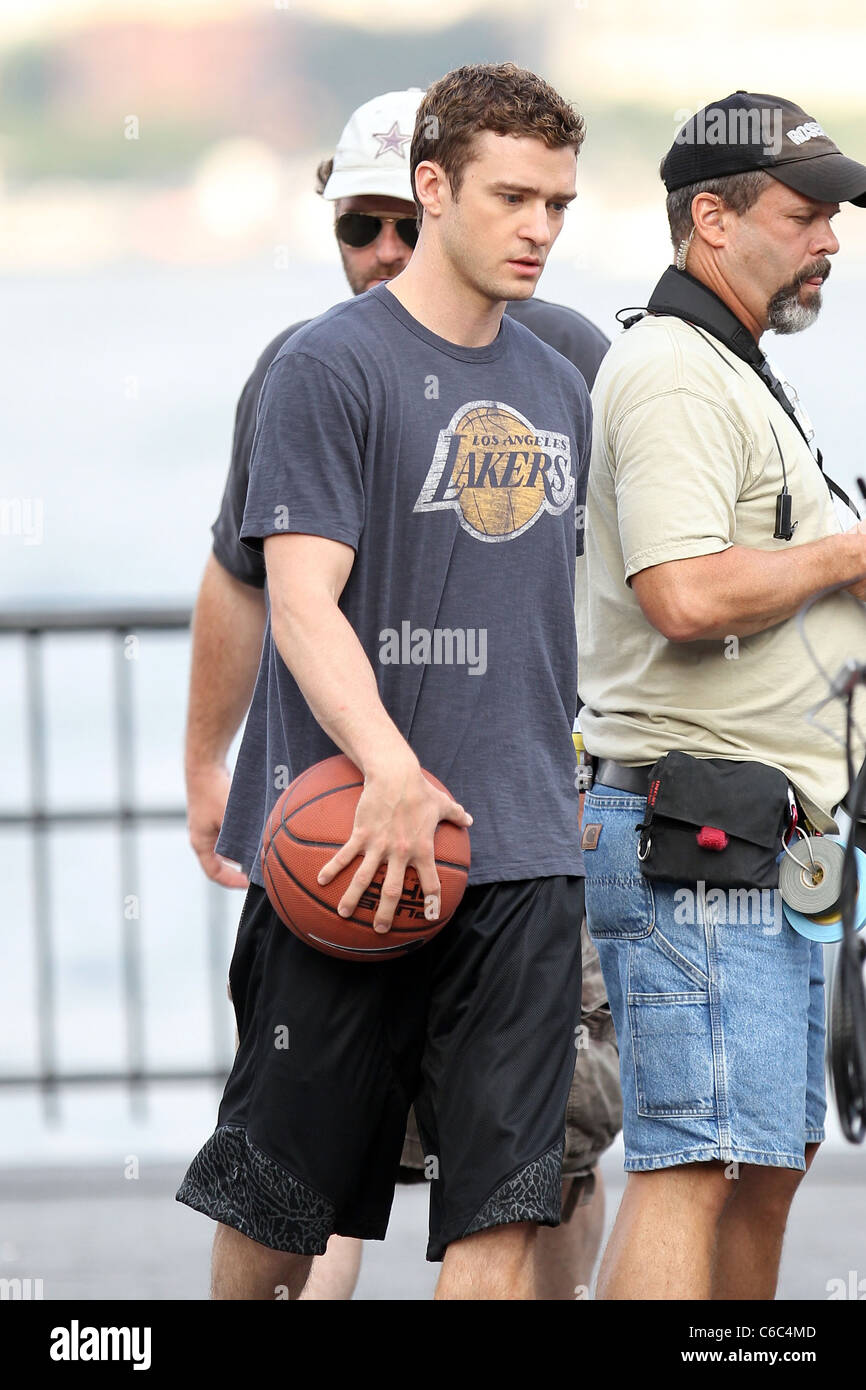 Justin Timberlake plays basketball on the set of the new film 'Friends ...
