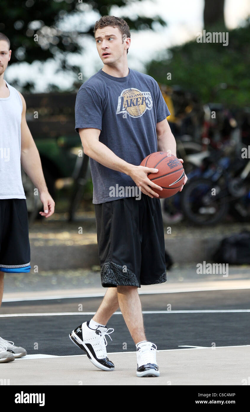 Justin Timberlake plays basketball on the set of the new film 'Friends ...