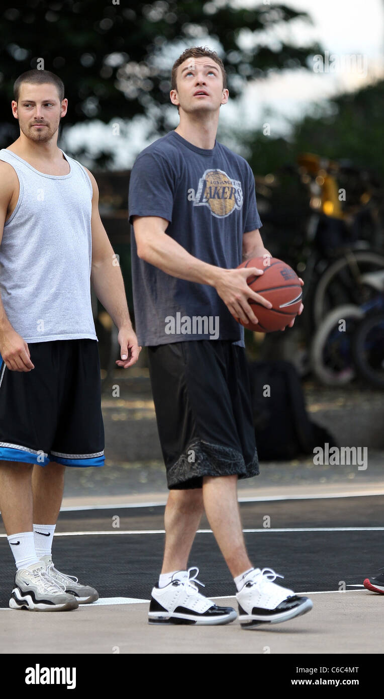 Justin Timberlake plays basketball on the set of the new film 'Friends ...