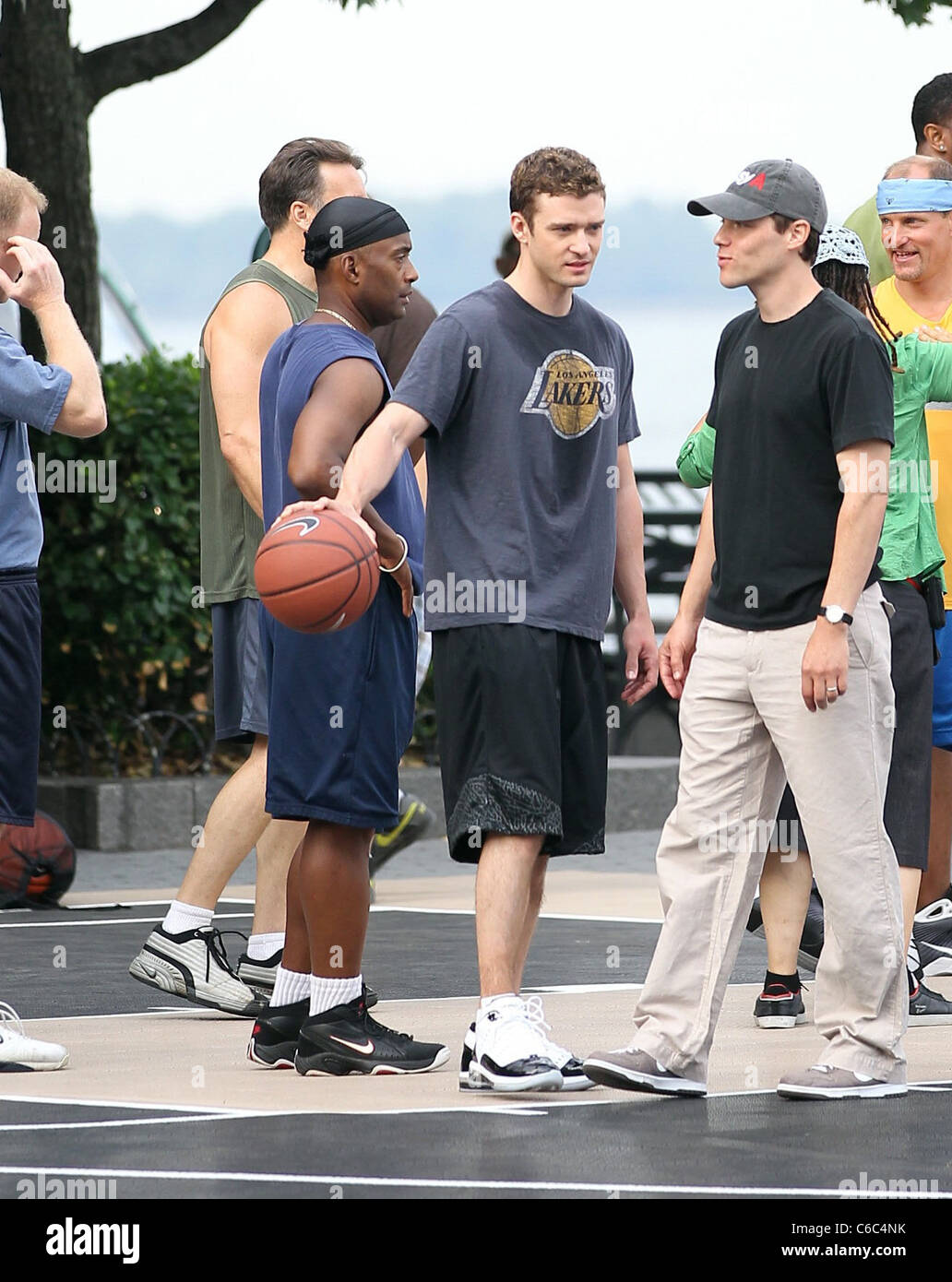 Justin Timberlake plays basketball on the set of the new film 'Friends ...