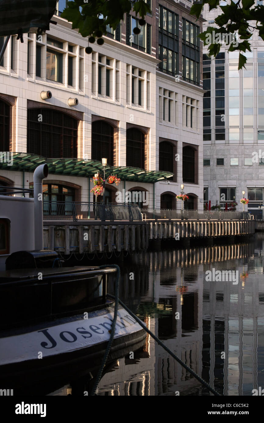 a view of part of Middle Dock in Canary Wharf, London Stock Photo - Alamy