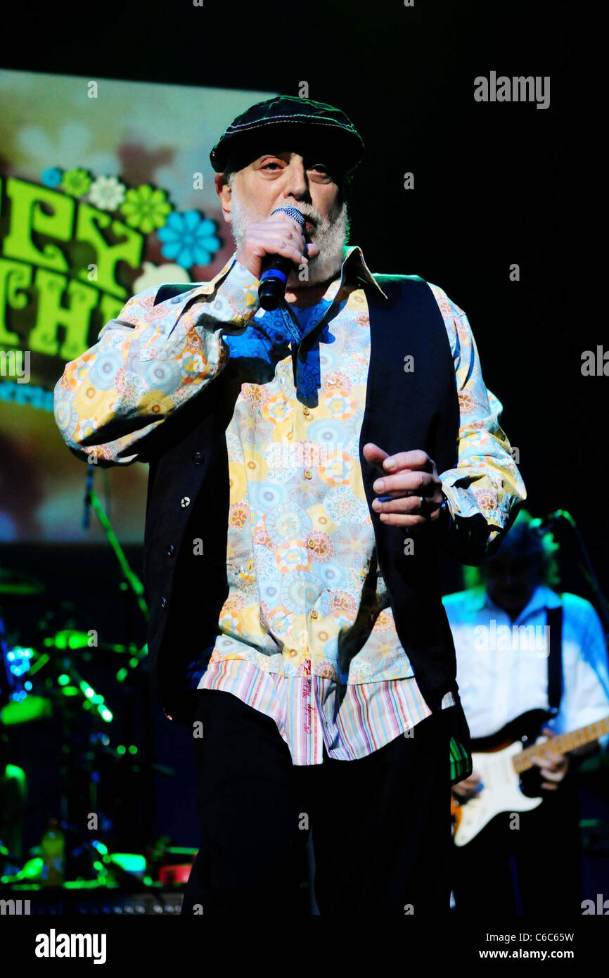 Howard 'Eddie' Kaylan of the Turtles performs at Hard Rock Cafe as part ...