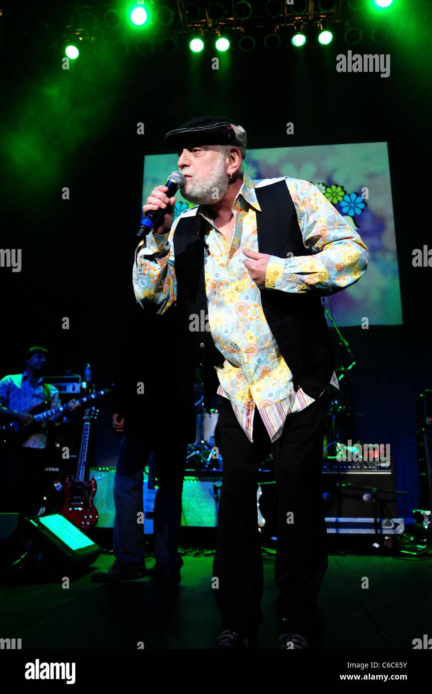 Howard 'Eddie' Kaylan of the Turtles performs at Hard Rock Cafe as part ...
