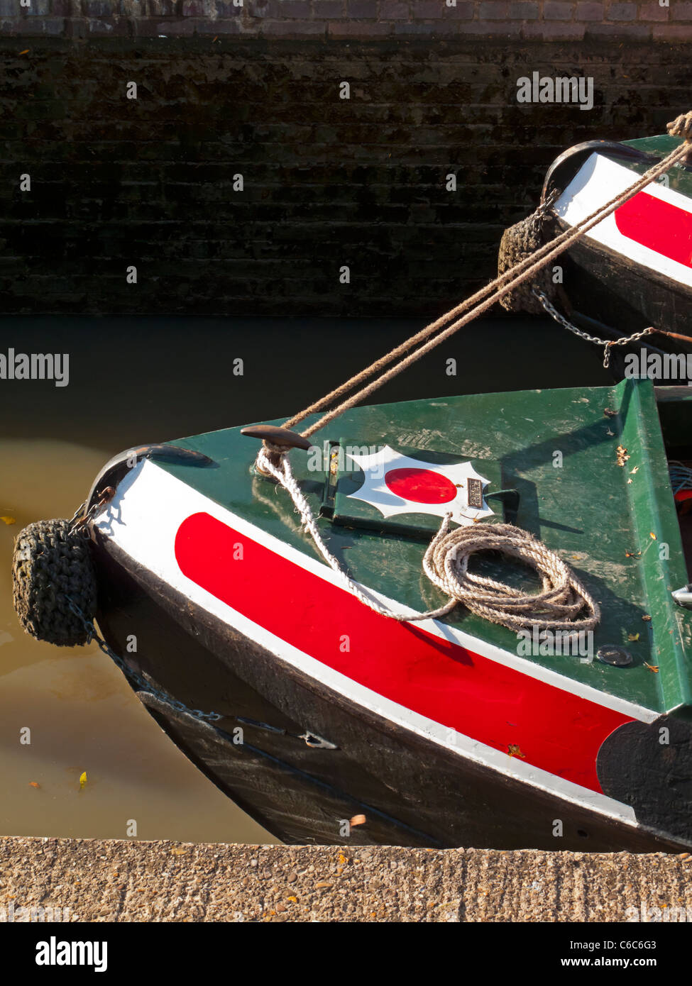 Narrowboat barge hi-res stock photography and images - Alamy